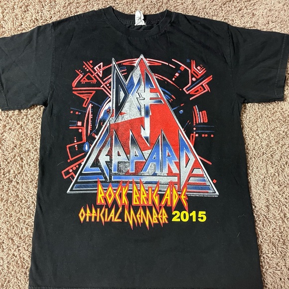 Def Leppard | Shirts | Def Leppard Graphic Tshirt Unisex Medium | Poshmark